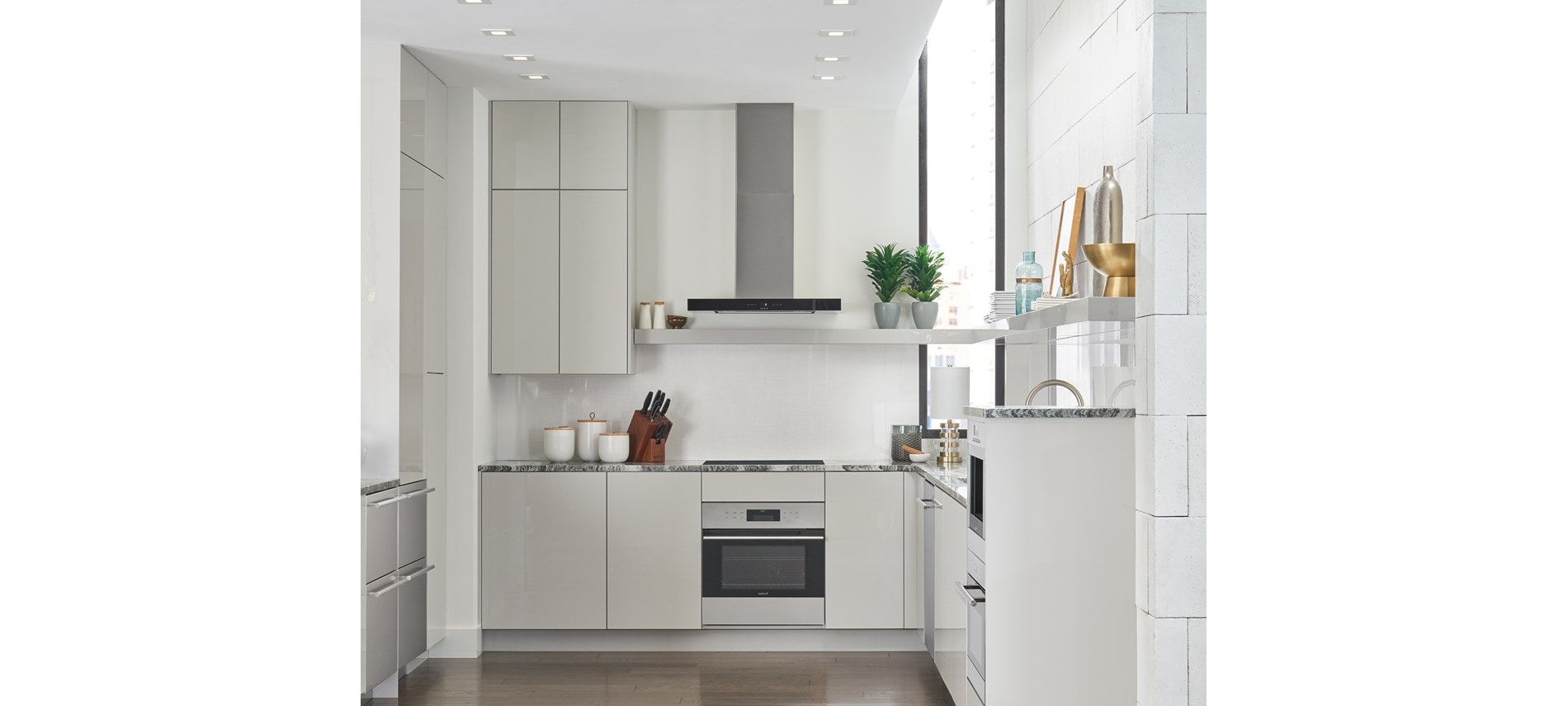 Campana de Pared de 30" - Vidrio Negro | VW30B | Wolf Appliances