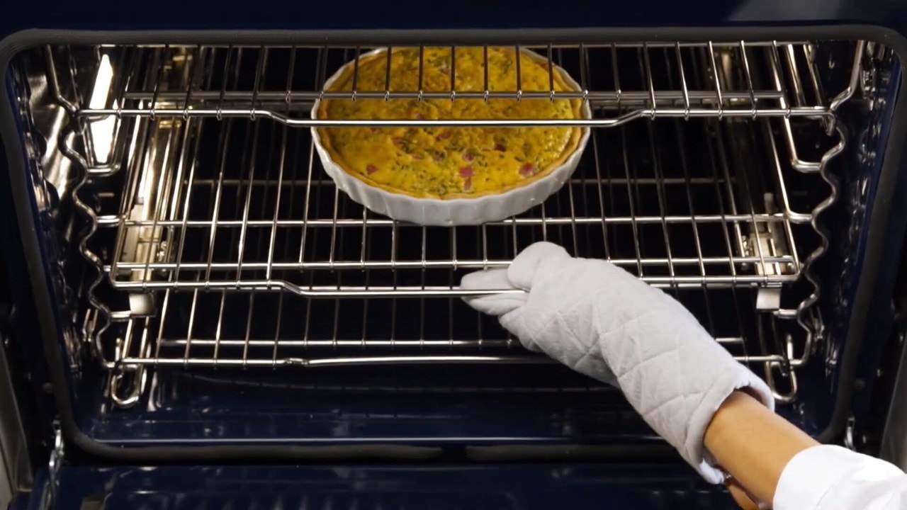 Horno de la serie E Wolf | Modo hornear | Videos del horno con modo convección